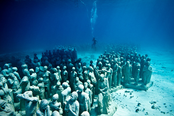 Silent-evolution-underwater-sculpture-jason-decaires-taylor_zps3b444df8